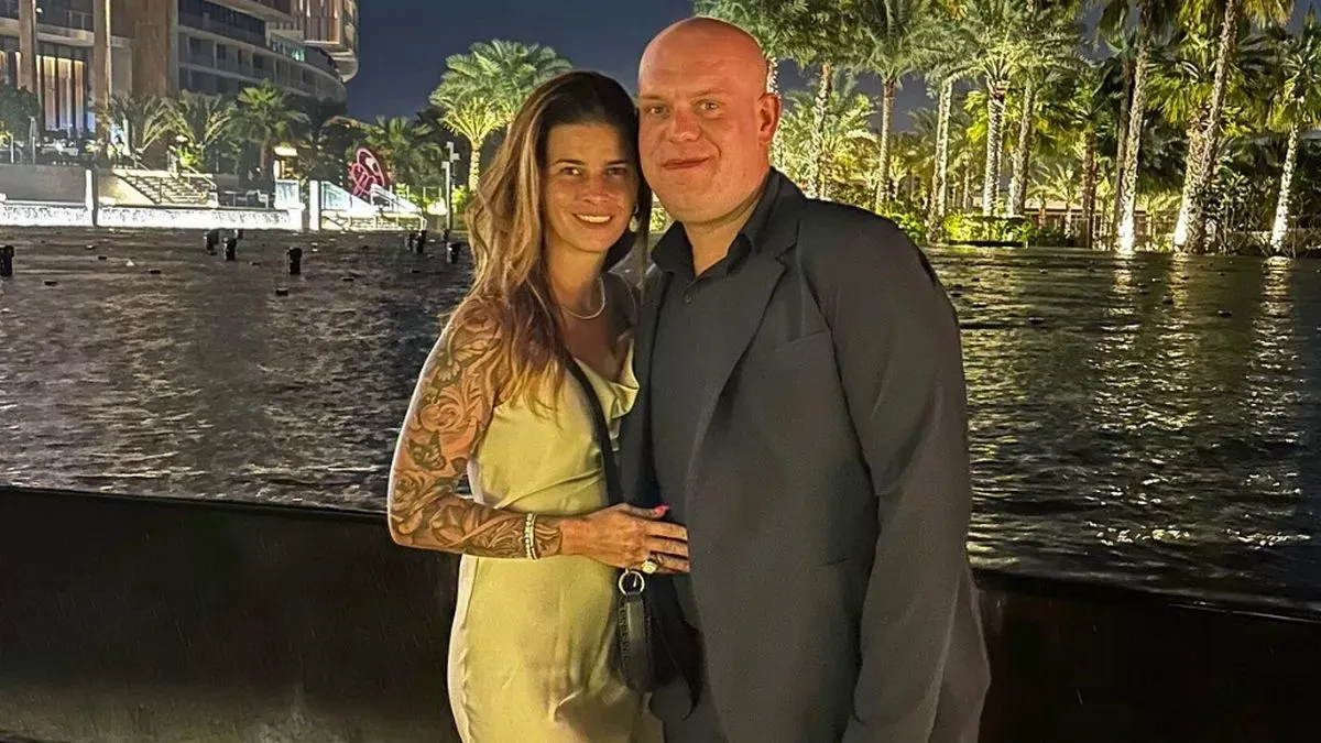 Válik szexi feleségétől, Daphne Goverstől a darts sztárja - ORIGO