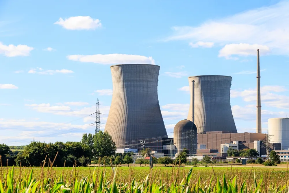 Atomerőmű hütőtornyait robbantották fel Németországban - ORIGO