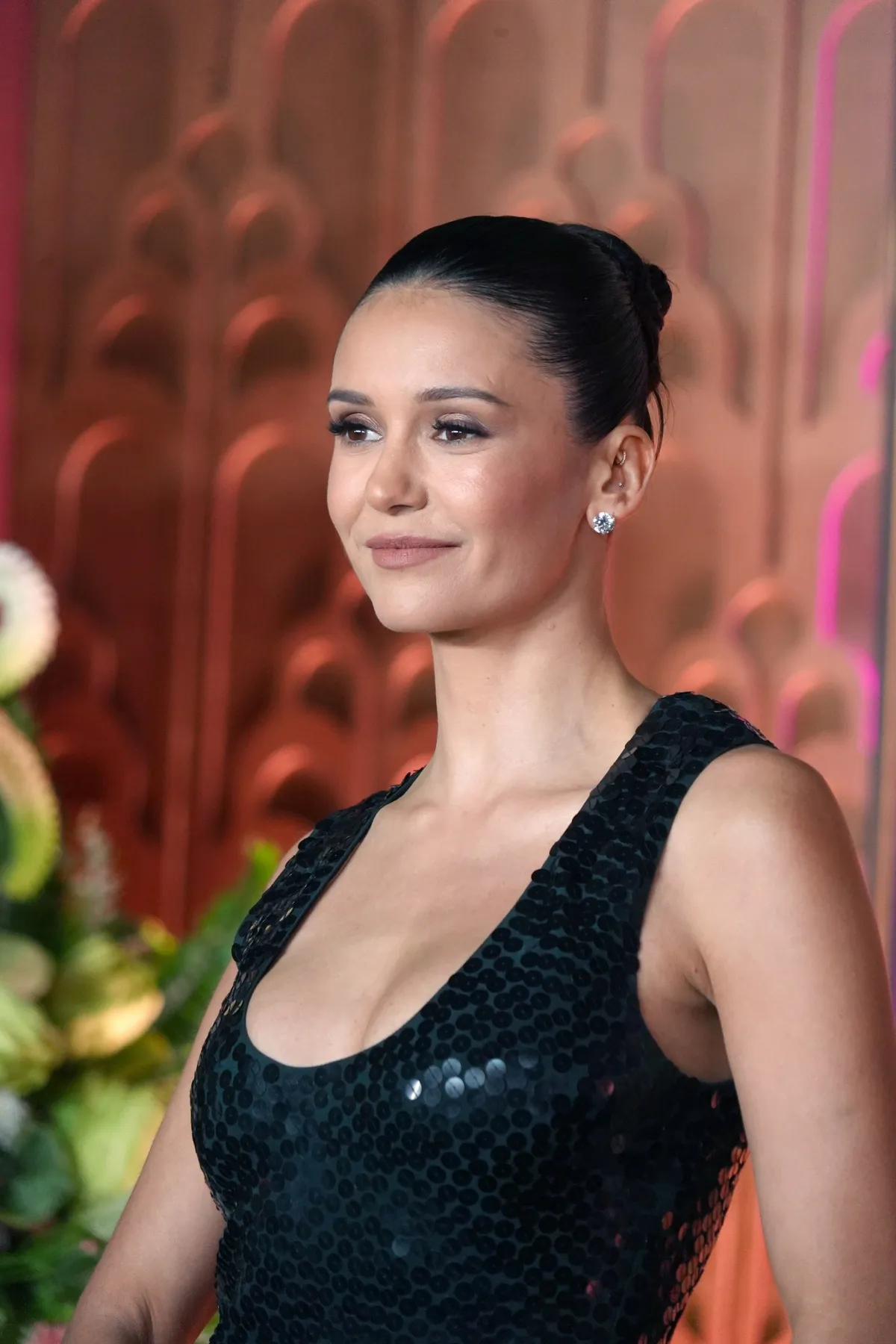Nina Dobrev mindenben zseniálisan szexi - akár bikiniben, akár estélyiben lép színre - ORIGO