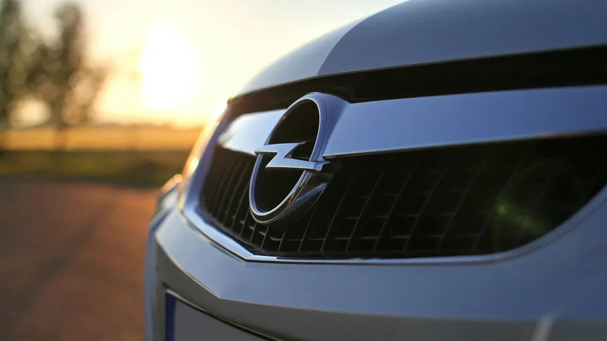 Használt autó láz év végén: ezekért őrülnek meg a magyar vásárlók - ORIGO