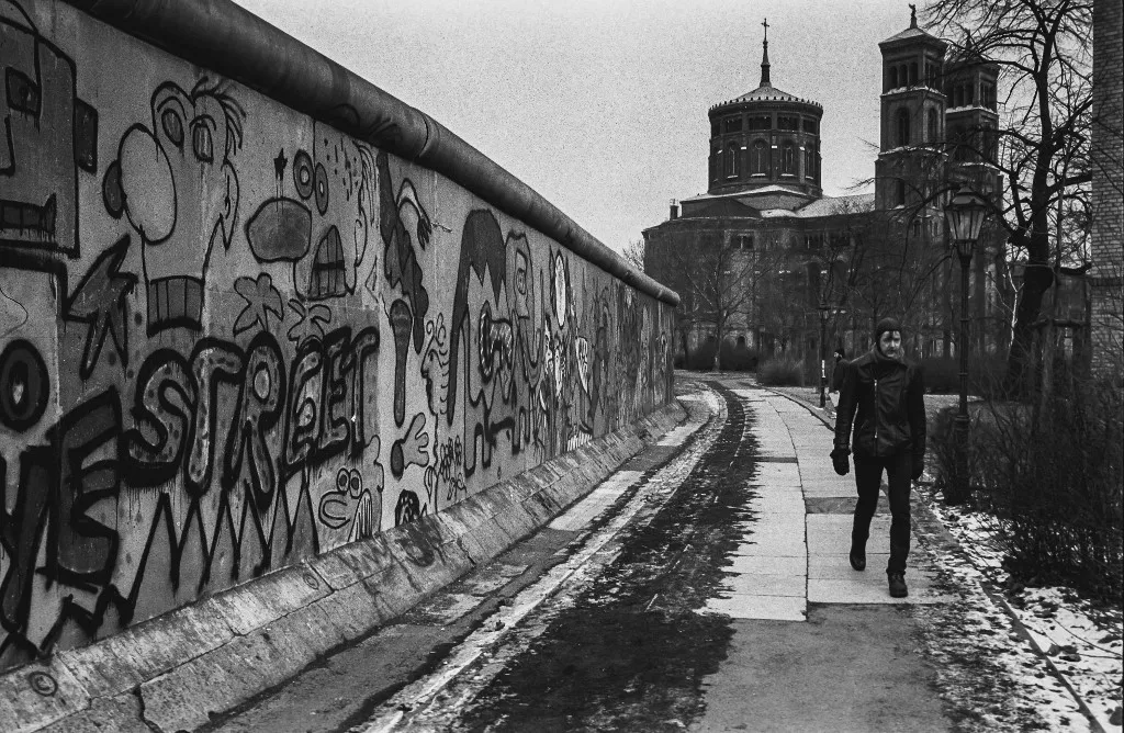 Berlini fal: 36 éve omlott össze - ORIGO