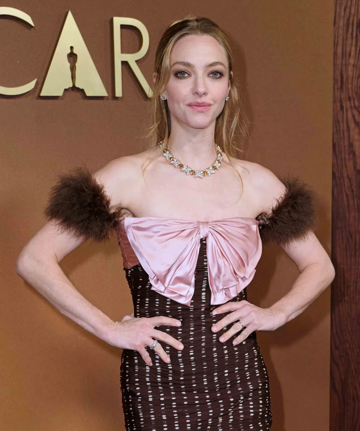 Amanda Seyfried: hol egy sejtelmes pillantás, máskor egy ígéretes póz ...