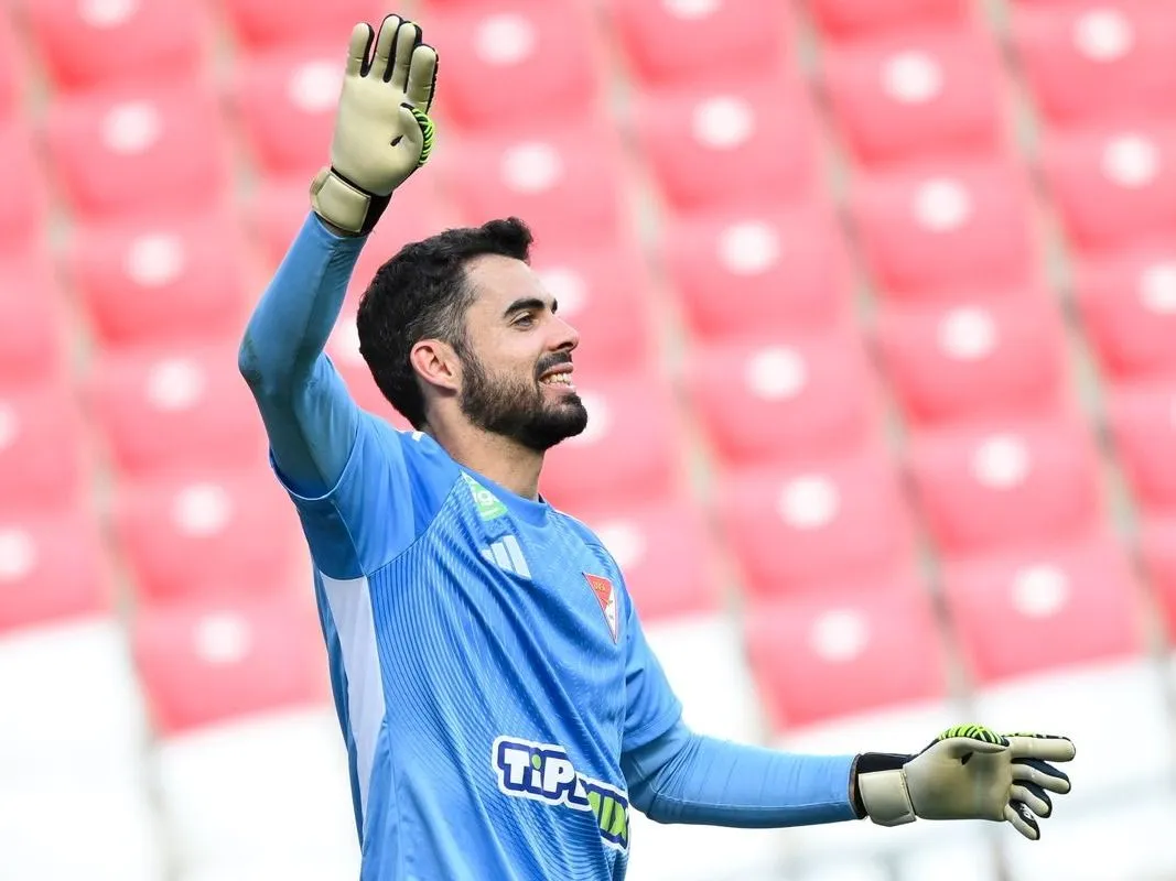 Varga Ádám kapus az FTC DVSC elleni NB I-es bajnokija előtt - ORIGO