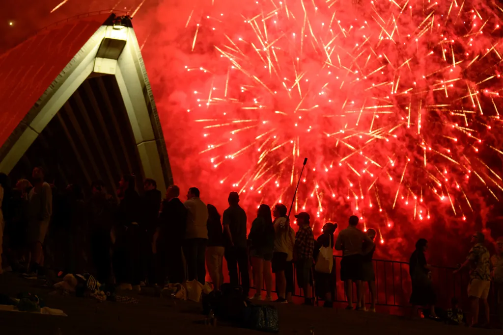 Képeken az újévi tűzijáték Sydneyben | origo.hu