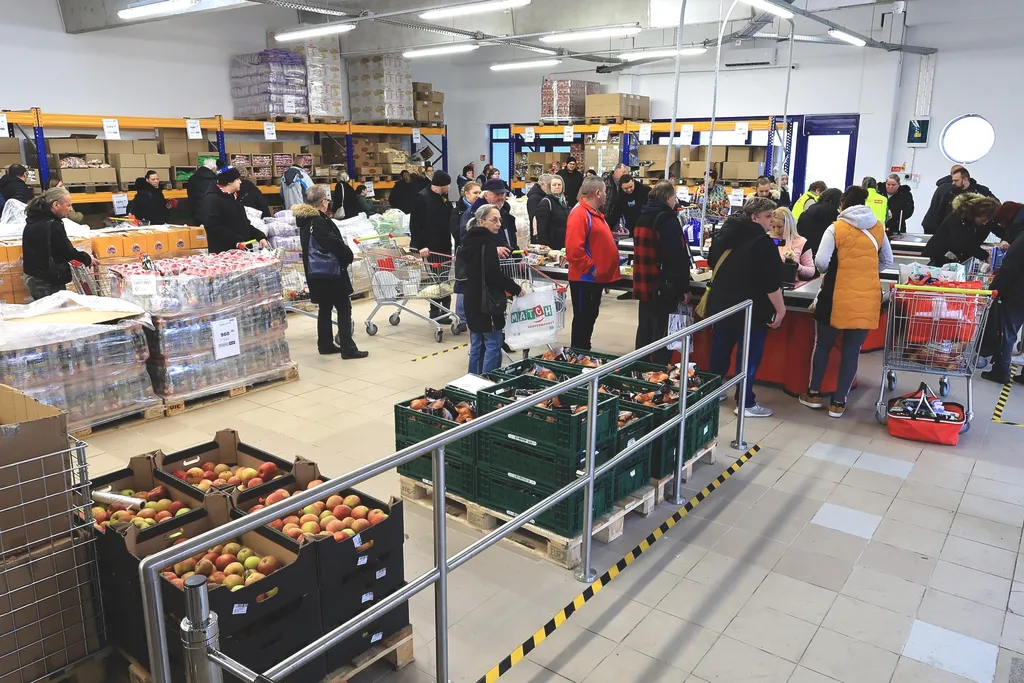 Basket Plus: sáskaként szabadultak rá a vevők az első boltra, nyitási hullám jöhet 2026-ban - ORIGO