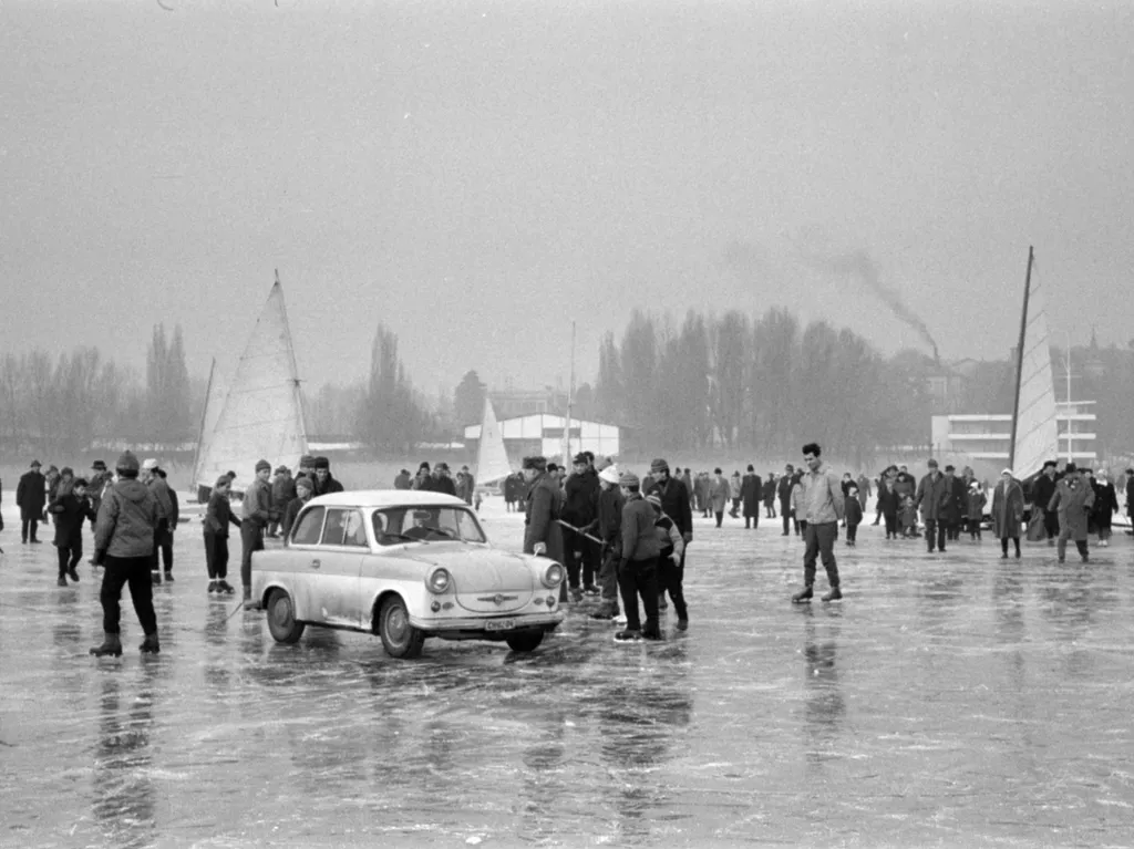 Régi fotókon a tél egyik legkedveltebb sportága, a korcsolyázás - ORIGO