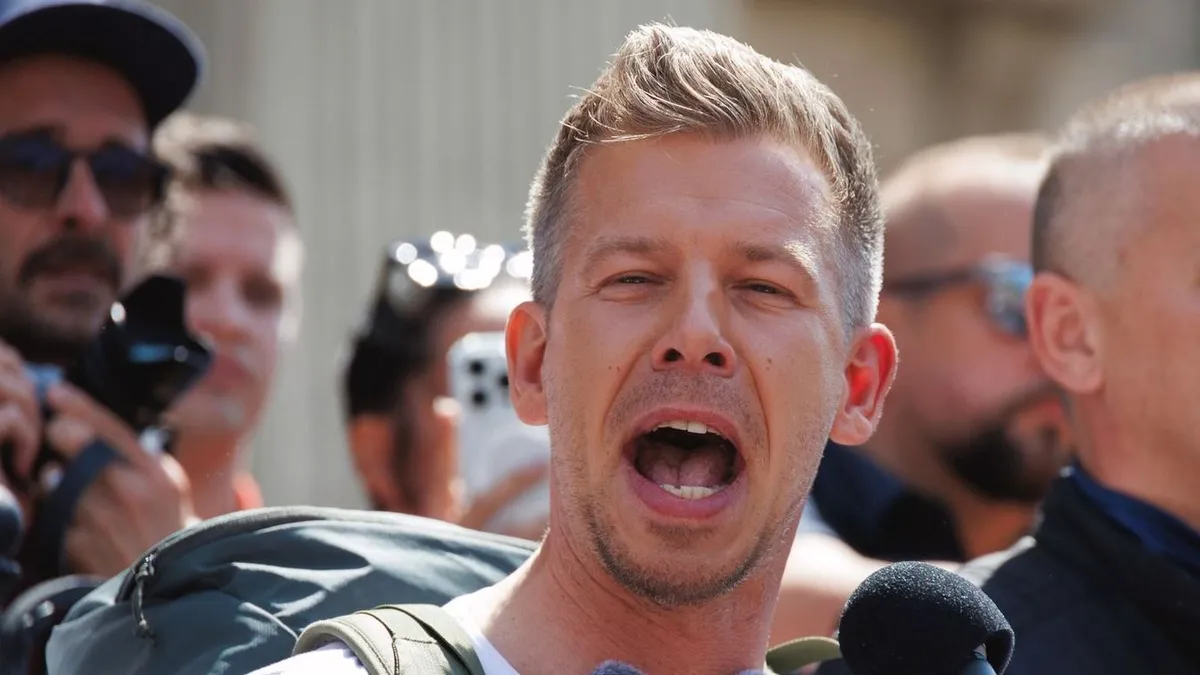 Magyar Péter az interneten bohóckodik, közben brüsszeli gazdái ...