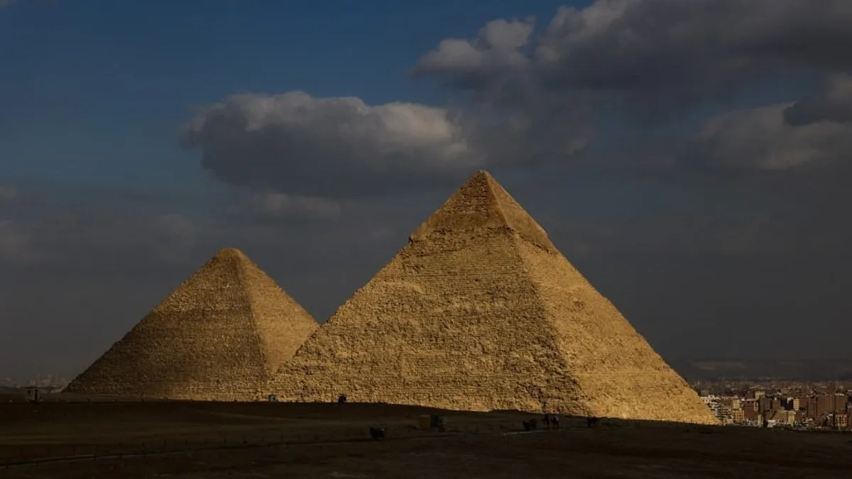 Piramisokat idegen „űrhajósok” építették? Egy régészeti szakértő ...