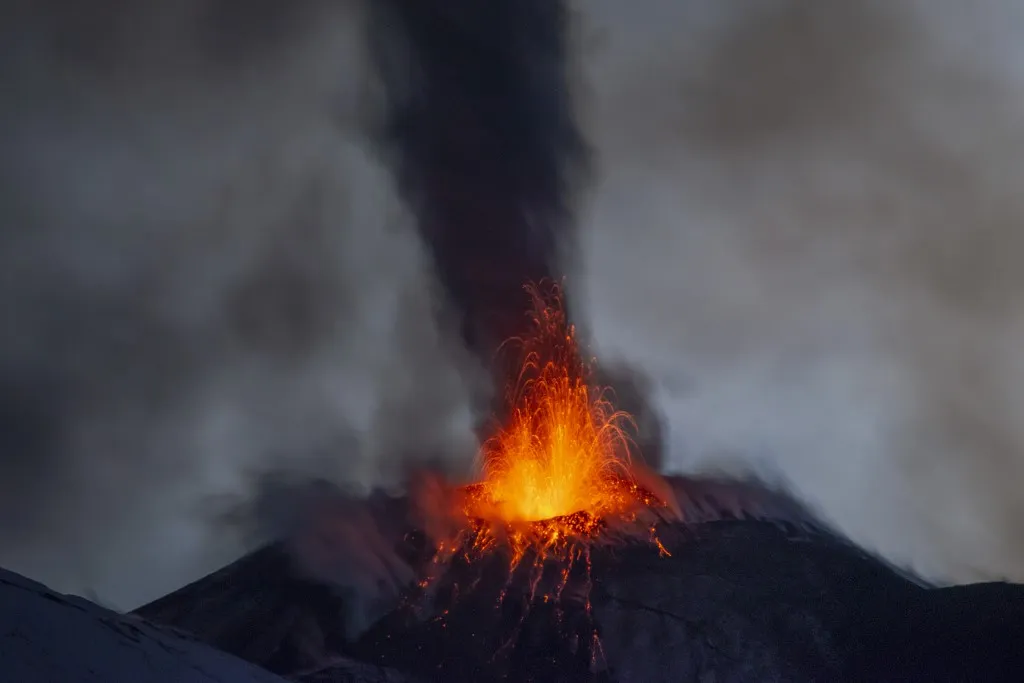 Etna vulkán kitörése: nem csillapodik a szicíliai tűzhányó - ORIGO