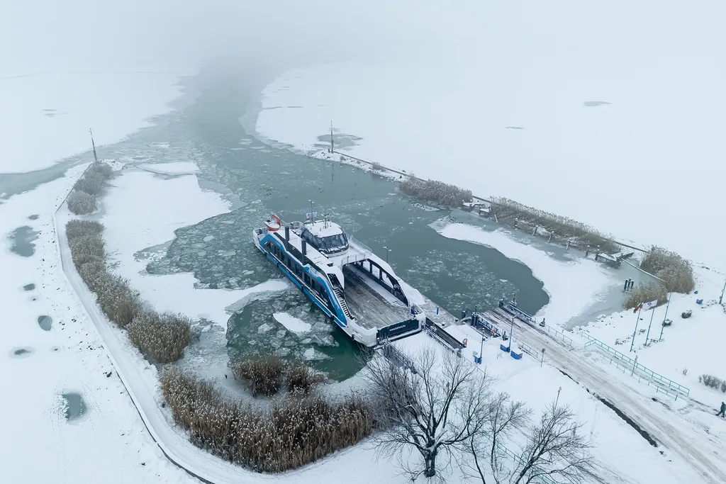 Balaton: lenyűgöző fotókon a jeges tó - ORIGO