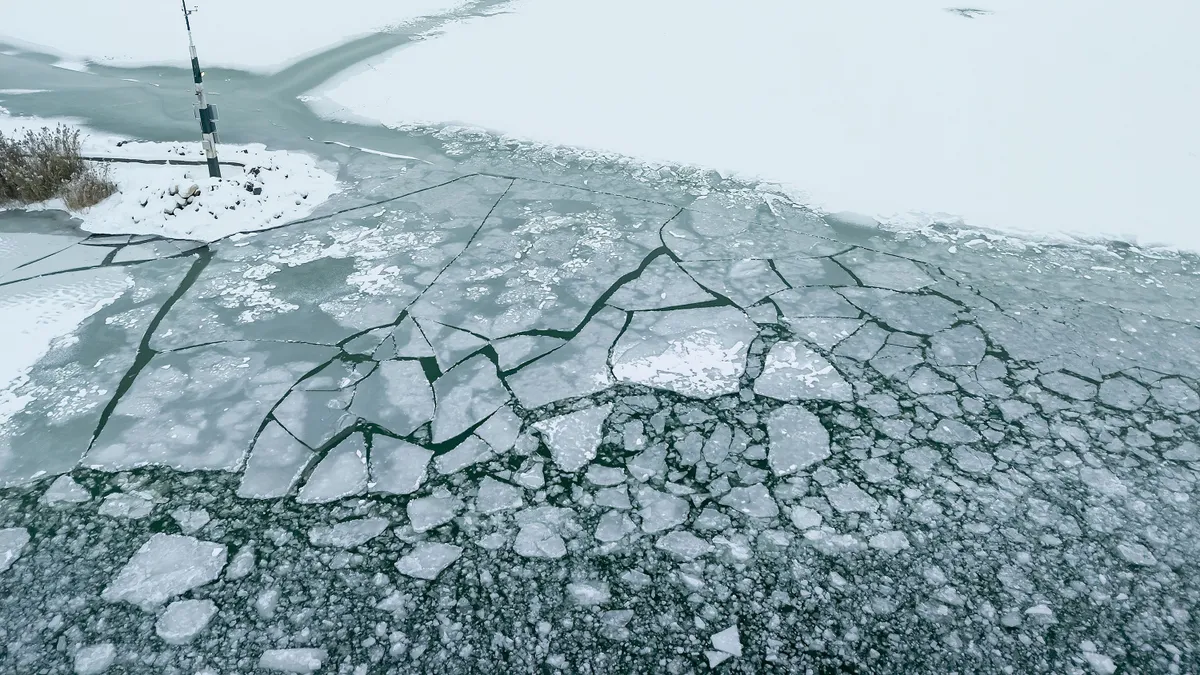 Gyerekek sétáltak át a Bodrog jegén Sárospatakon – életveszélyes ...