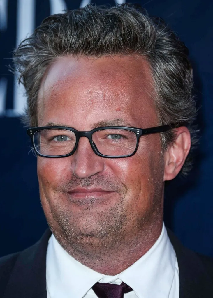 Matthew Perry sírja: új emléktáblát kapott a Jóbarátok sztárja - ORIGO