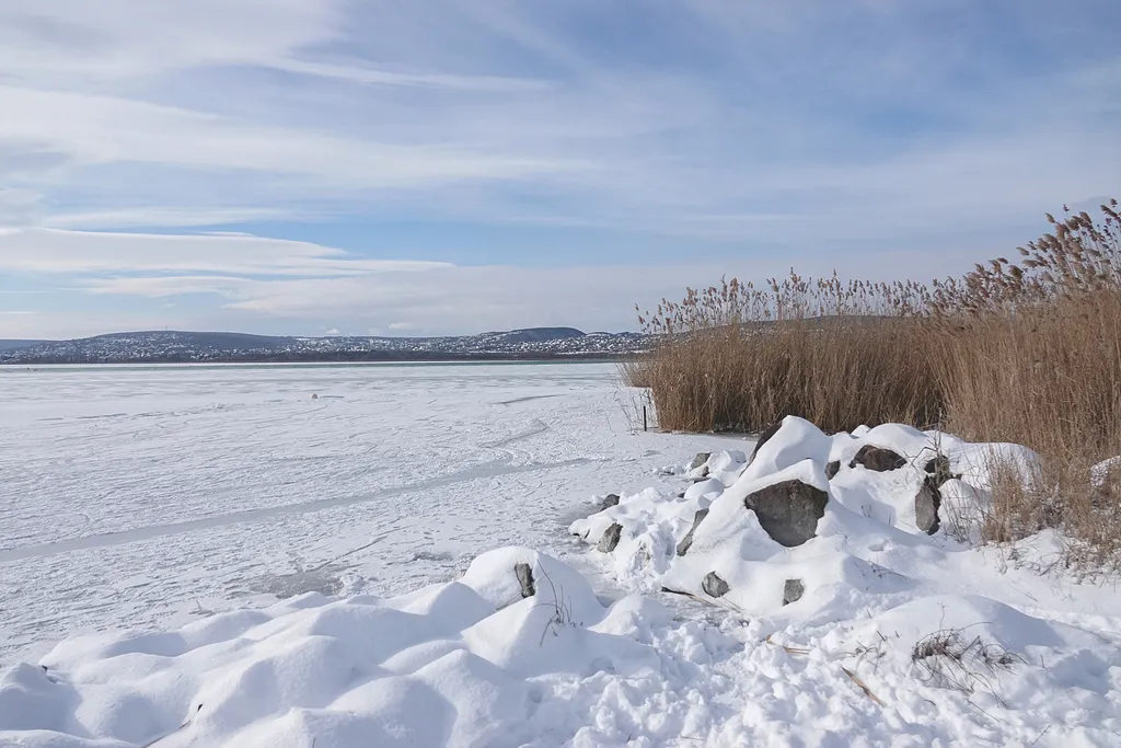Balaton: lenyűgöző fotókon a jeges tó - ORIGO
