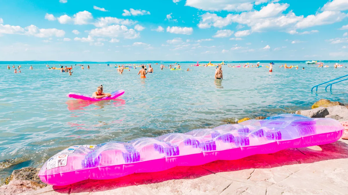 Strand választás a Balatonon: fizetős és ingyenes lehetőségek 2026 - ORIGO