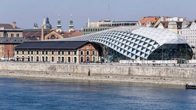 Megtalálták a Bálnánál eltűnt, Dunába sétált egyetemista holttestét - ORIGO