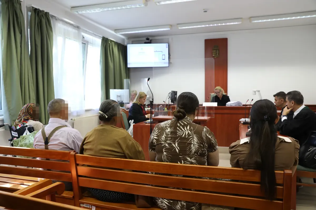 Kifosztás miatt áll bíróság előtt az egész család - ORIGO