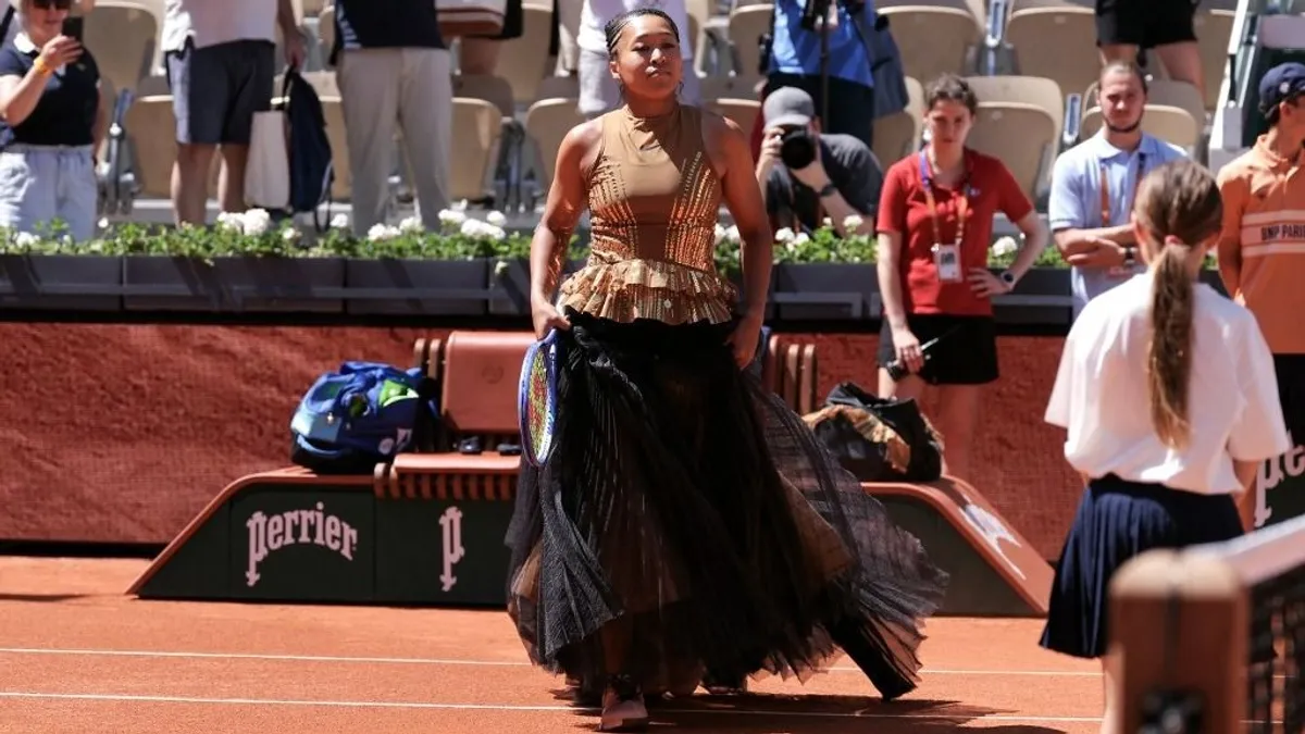 Naomi Osaka estélyiben vonult be a Roland Garroson - ORIGO
